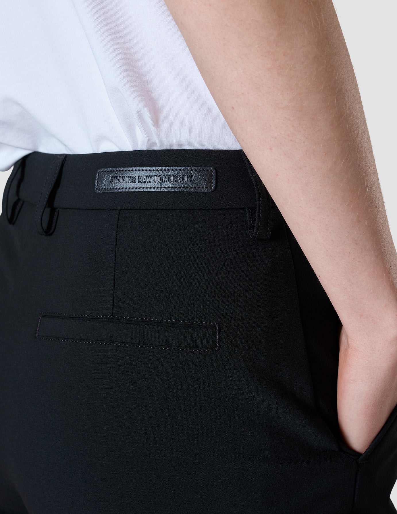 Essential Pants til kvinder | SHAPING NEW TOMORROW