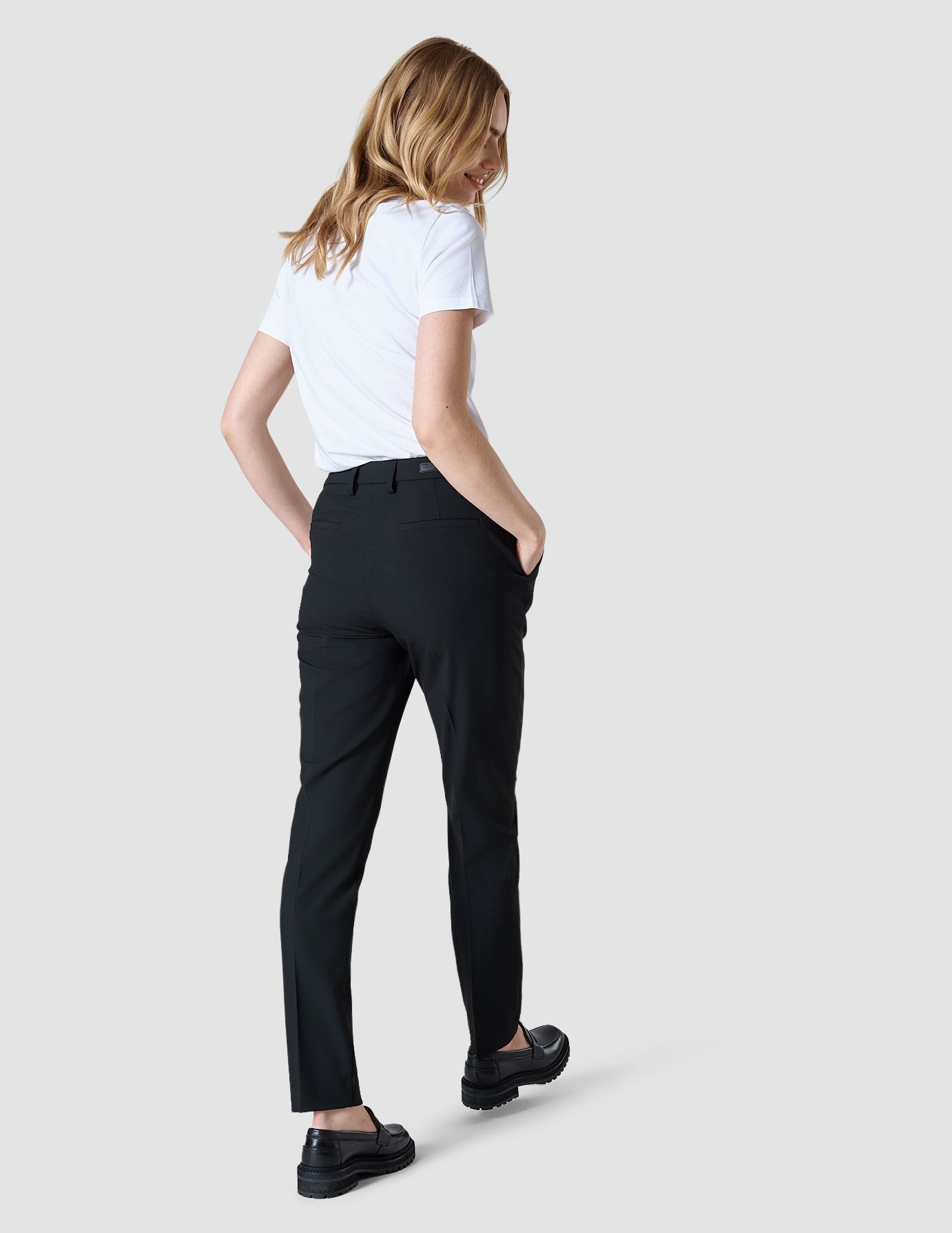 Essential Pants til kvinder | SHAPING NEW TOMORROW