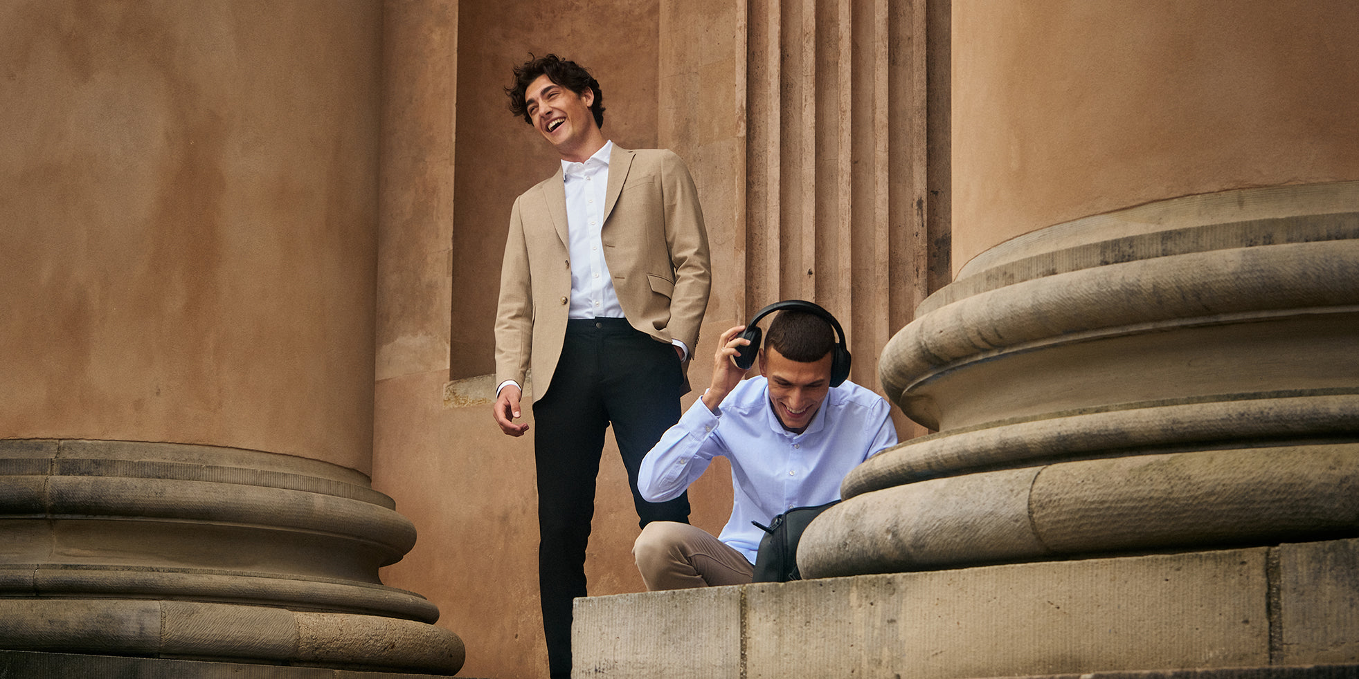 Om os | SHAPING NEW TOMORROW