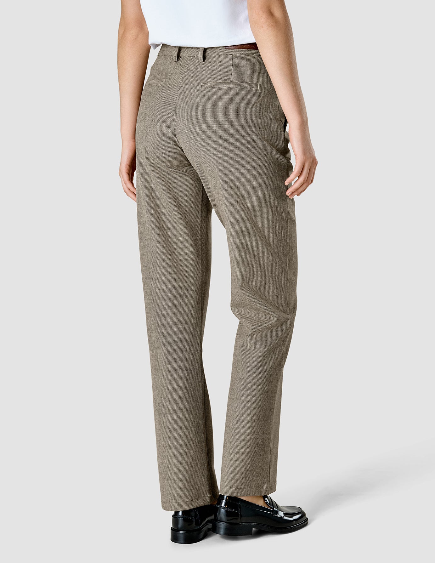 Essential Pants Straight Latte | SHAPING NEW TOMORROW